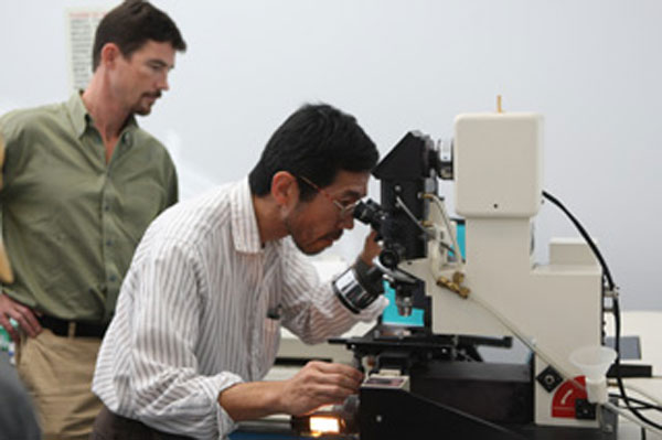 UFO Hunters Season 1 & 2 (8-Disc Box Set) [DVD]: Amazon.co.uk: DVD ...