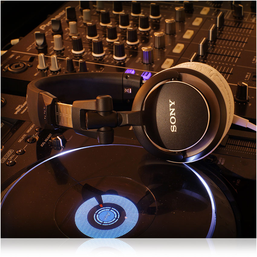 Sony MDR-V150 Headphones with Reversible Housing for DJ Monitoring ...
