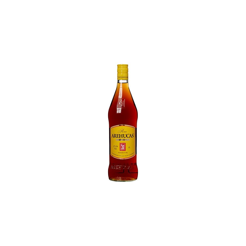 Brauner Rum reift mehrere Jahre lang in Holzfässern, für die tiefbraune ...