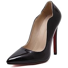 chaussure avec la semelle rouge