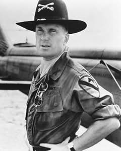 Robert Duvall de Lieutenant Colonel Bill Kilgore in Apocalypse Now ...