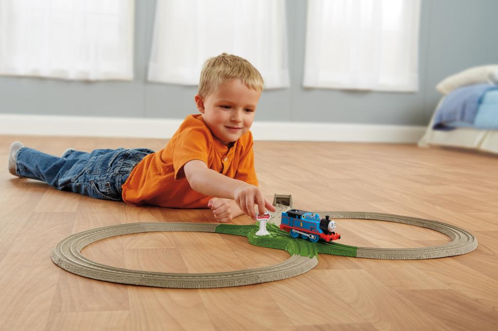 Thomas and Friends Trackmaster Figure 8 Deluxe Starter Set : Amazon.co ...