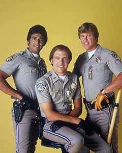 Larry Wilcox de Officer Jon Baker et Robert Pine de Sgt. Joseph Getraer ...