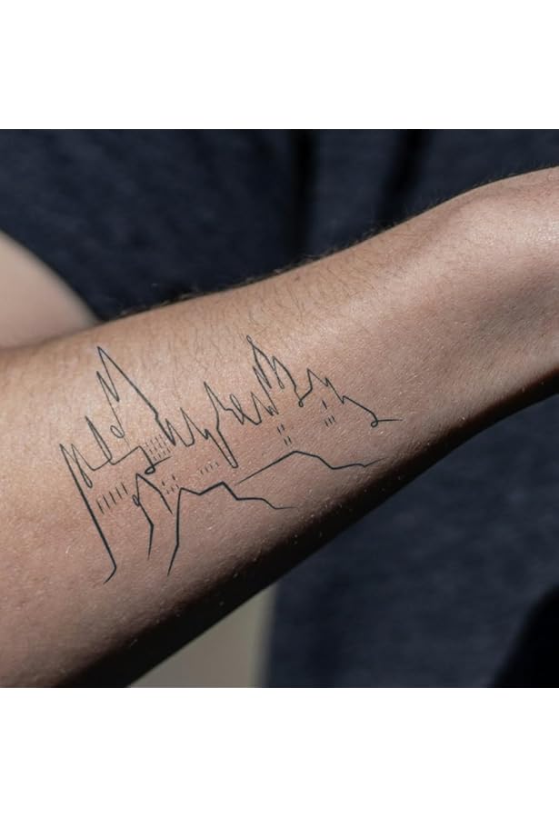 Hogwarts Wappen Tattoo Am Oberschenkel Bohemian Tattoo | The Flash