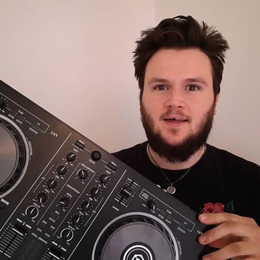 DJ Kiz Walsh Recommended DJ Equipment (Tried & Tested)'s Amazon page