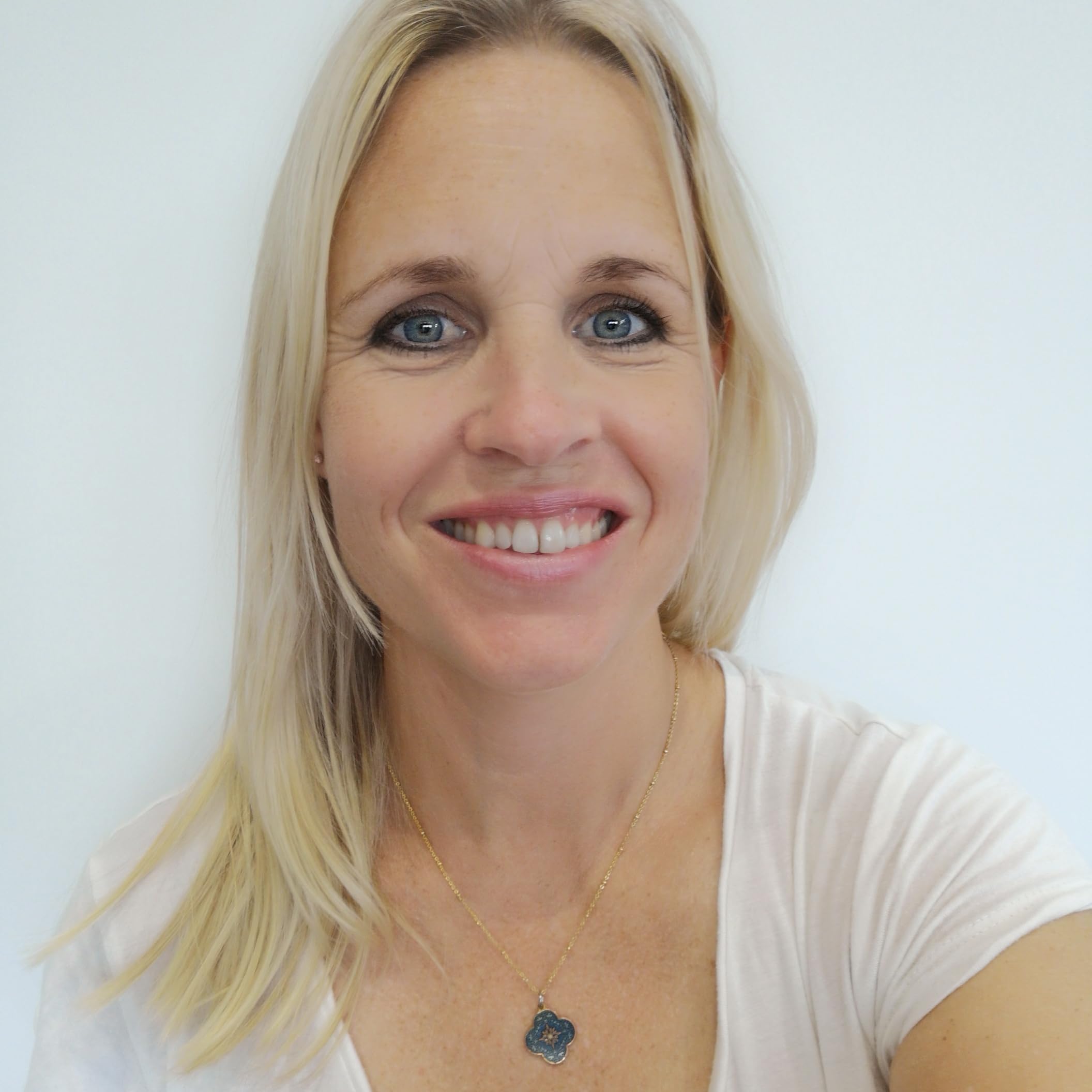 Georgina Bisby's Amazon page